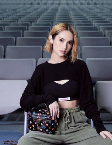 Rainie Yang’s fitness photos caused riots! MIT’s favorite private bran ...